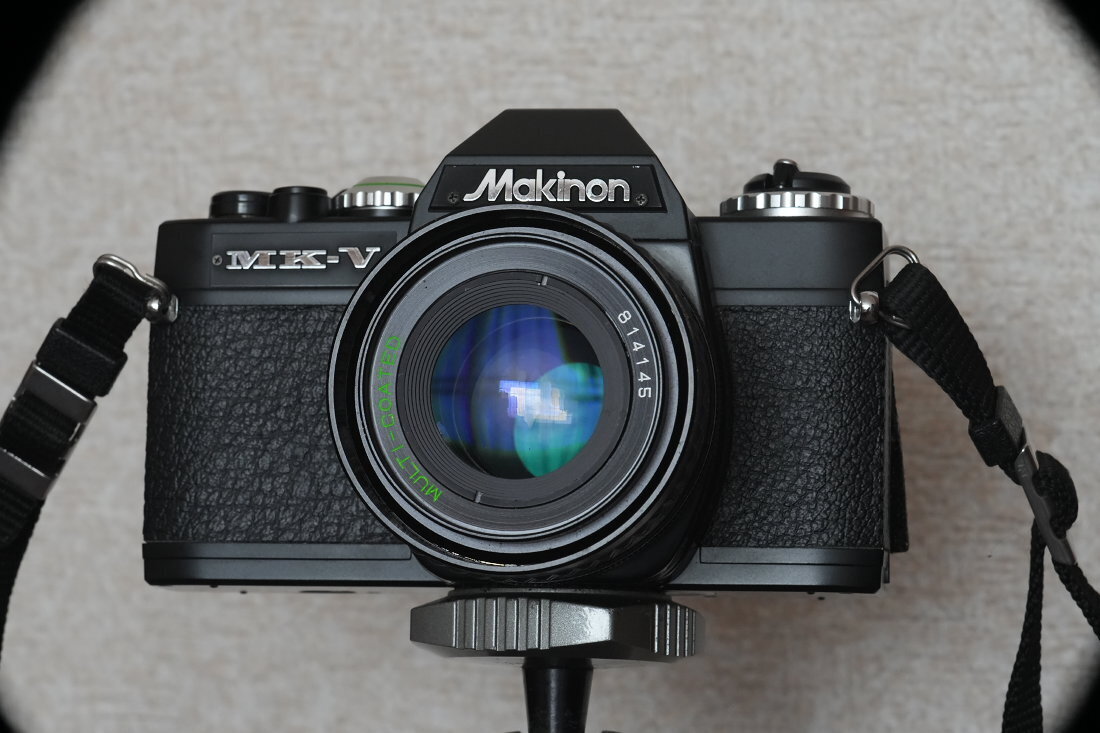 COSINA（コシナ）がMakinon（マキナ光学）にOEM供給していたユニークなフィルム一眼レフ、Makinon MK-V。: カメラと写真と猫と