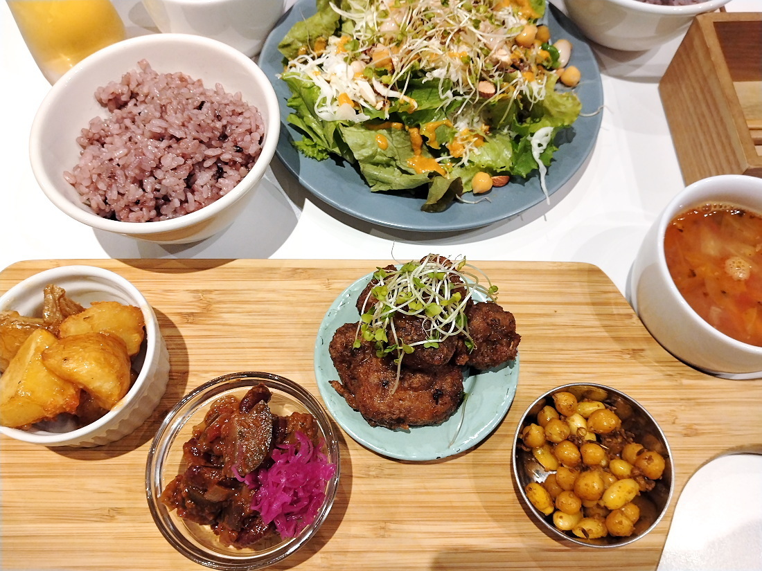 山梨県甲府市中央にあるヴィーガン料理の店、フルウント甲府（Fluunt KOFU）に行って来ました！: カメラと写真と猫と