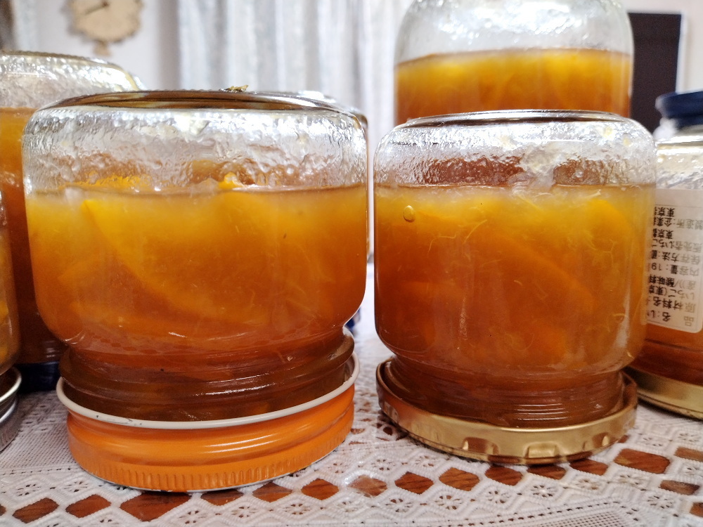 先月採取した我が家の夏みかん。追熟したと思われましたので、第一回目のジャム造りに着手しました～( v￣ ￣) ♪: カメラと写真と猫と